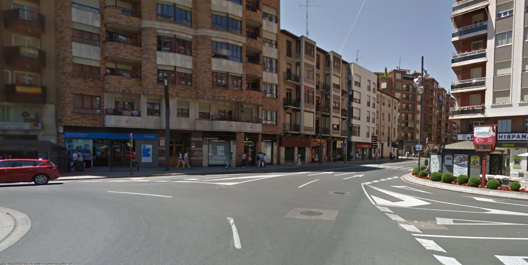 Un motorista de 49 años, trasladado a urgencias en Logroño Un motorista de 49 años, trasladado a urgencias en Logroño