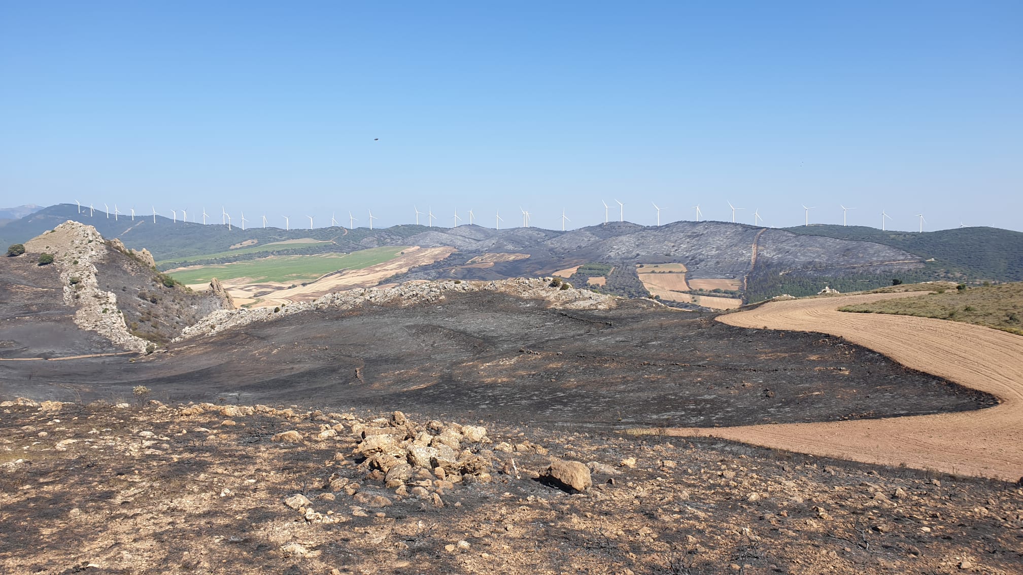 La situación mejora en el incendio de Yerga: menos fuego y menos humo