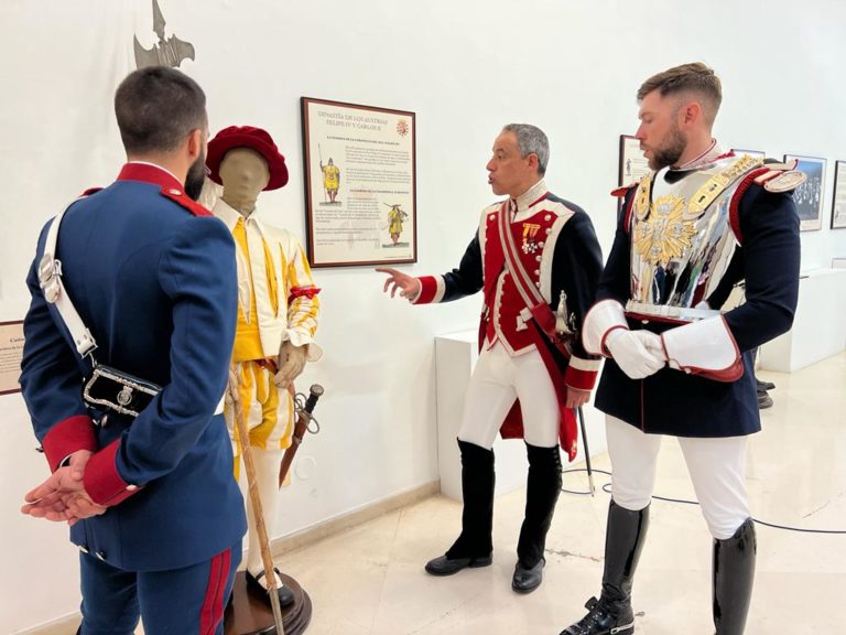 La Guardia Real presume de historia en su llegada a La Rioja