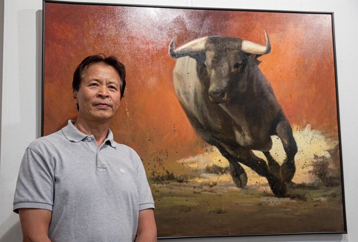 Rao y su 'Toro', ganador del Certamen de Pintura Taurina