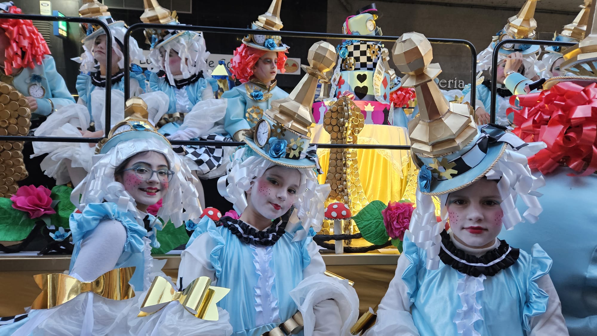 La carroza ‘Salesianos a través del espejo’ gana el concurso de Carnaval