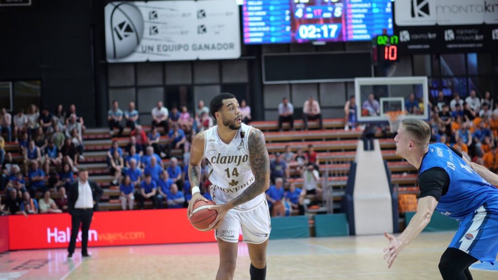 El Clavijo pierde una oportunidad más en un final loco en Fuenlabrada