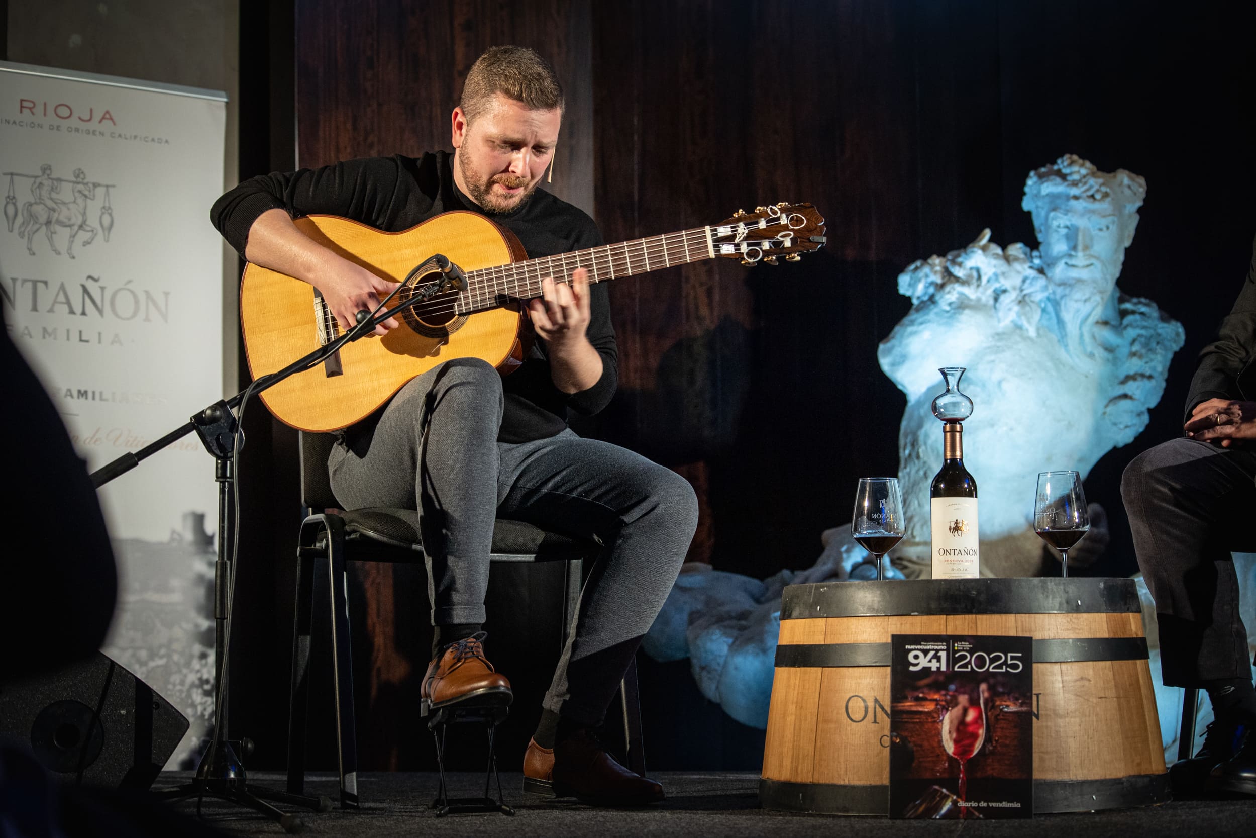 El flamenco de Alejandro Hurtado resuena en el Templo del Vino