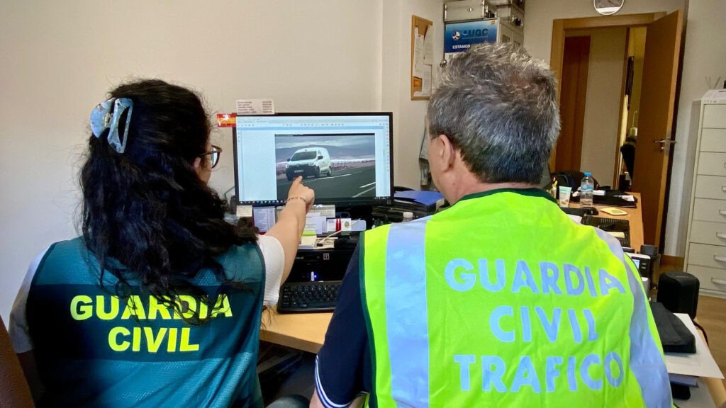Dos investigados por endosarle sus multas a otra persona