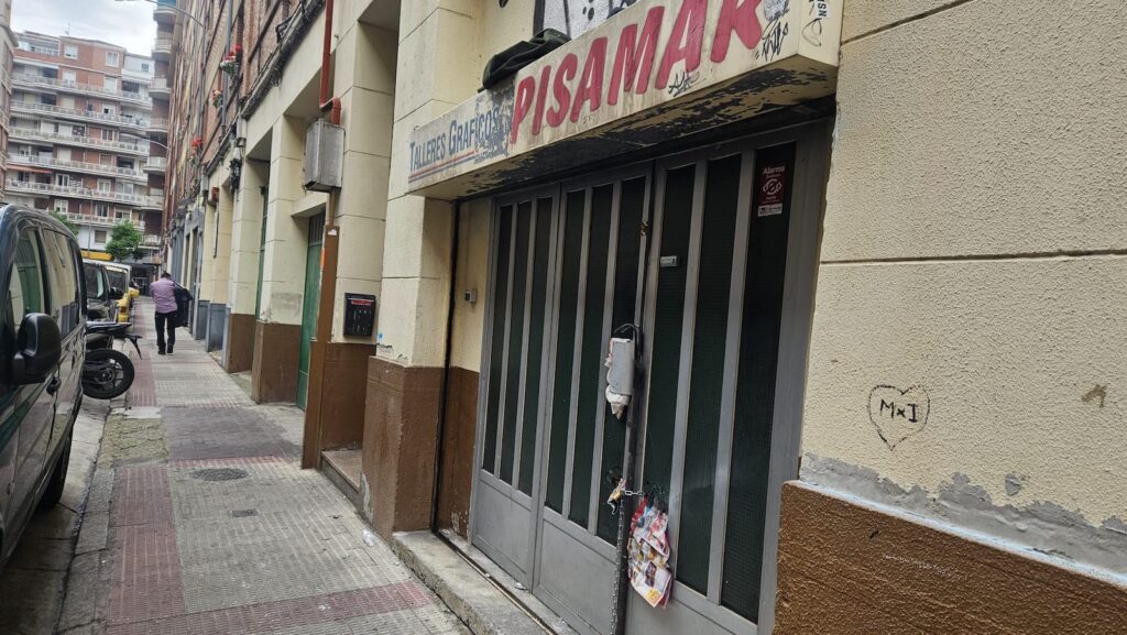 Una persona, afectada en el incendio de una lonja en Logroño
