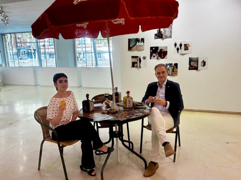 'Trinkets', de la artista riojana Inés López, llega a Logroño