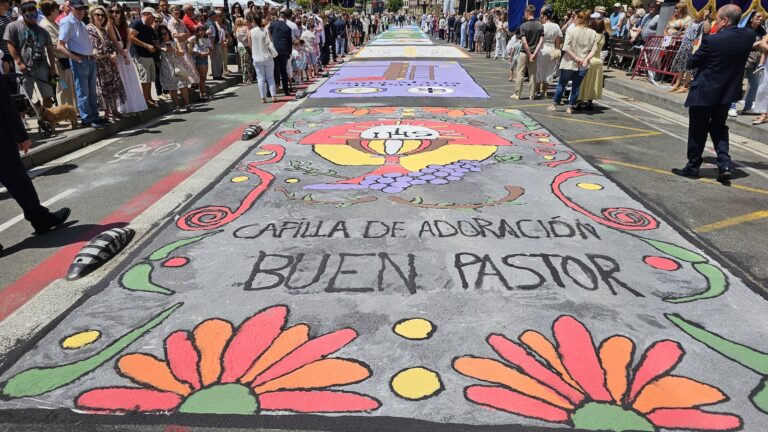 El Corpus Christi recorre Logroño entre aromas de San Bernabé